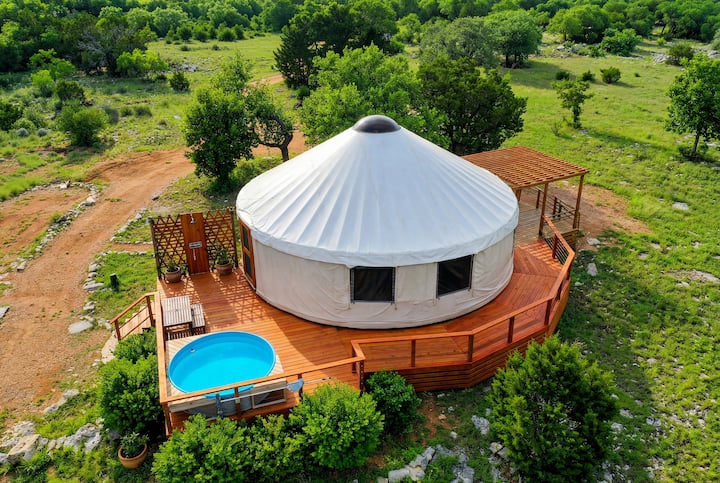 Luxury Hill Country Yurt • Pool, Views, Coffee Bar - États-Unis