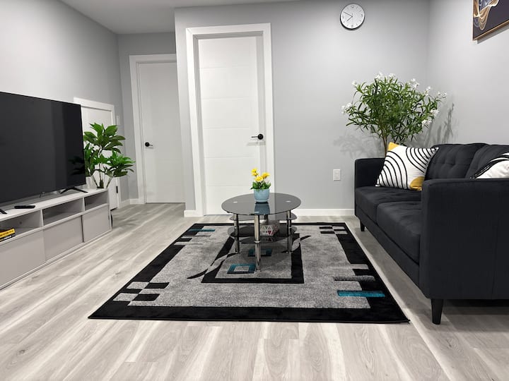 Spacious Suite + Parking | Self Check-in + Wi-fi - Winnipeg