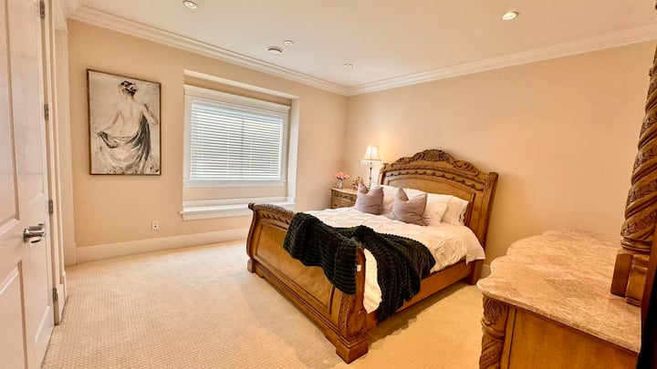 Unique Queen Br • Private Bath A/c Free Parking - Ladner