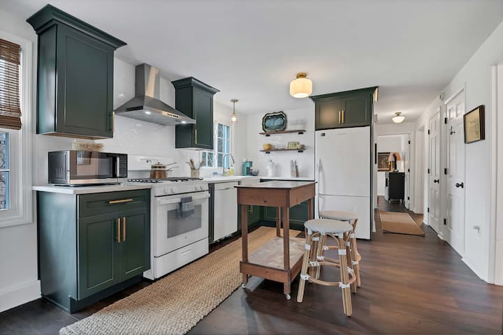 Old Lyme Pet Friendly Escape | Griswold Preserve - Old Saybrook, CT