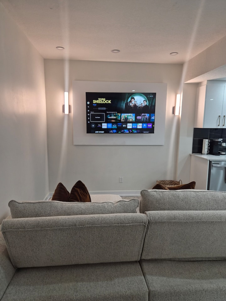 Luxury 2br Bsmt Suite - Canada