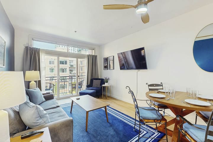 Dog-friendly Condo W/ Heated Pool, Hot Tub, Balcon - Seattle