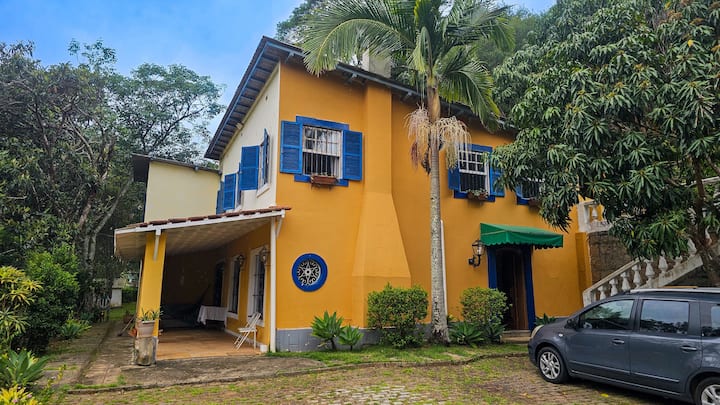 Casa Com 4 Suítes E Piscina Em Nogueira - Petrópolis