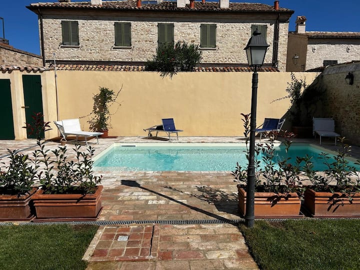 Maison Dans Un Village Avec Piscine - Pesaro