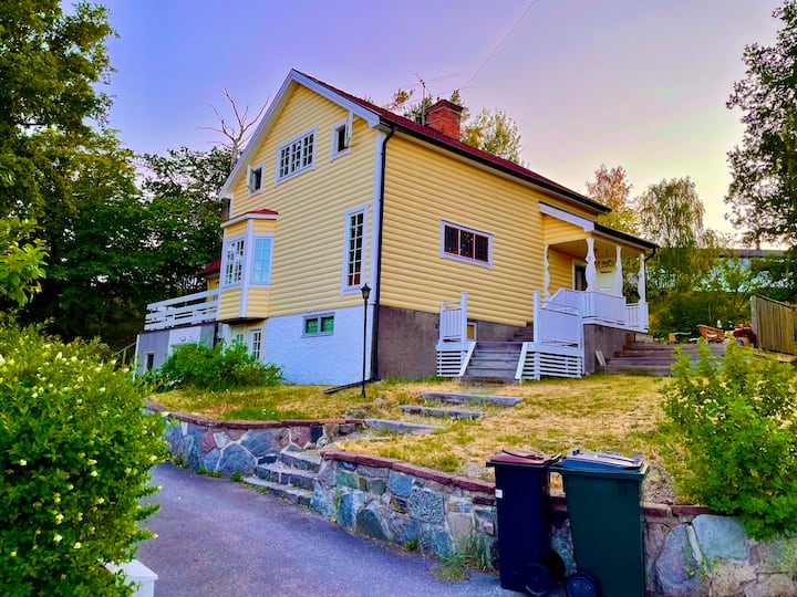 Charmigt Hus I Mälarhöjden - Stockholm