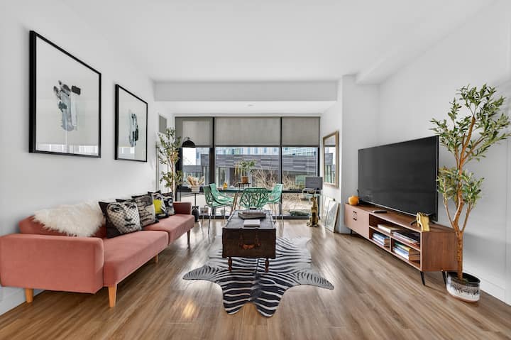 Seaport Luxury 2br Walk To Convention Center - Boston, MA