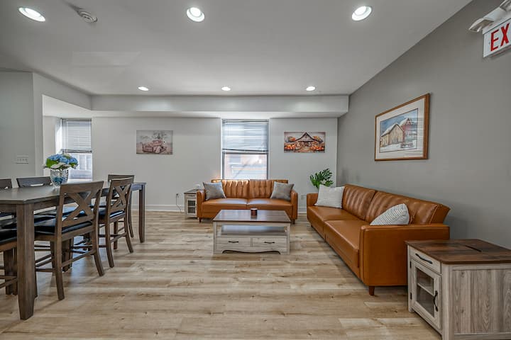 Cozy Carnegie Retreat | Minutes To Downtown Pgh - Oakdale, PA