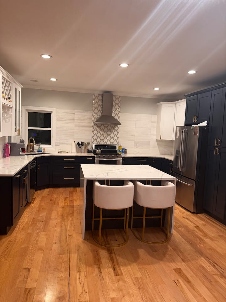 Beautiful Modern Home In Overland Park Kansas - Belton, MO