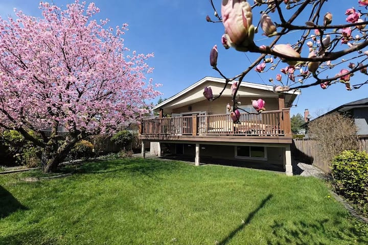 Elegant Westside Home With Private Garden - Vancouver