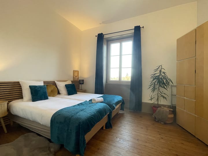 Demeure D'autrefois : Chambre 2 - Morestel