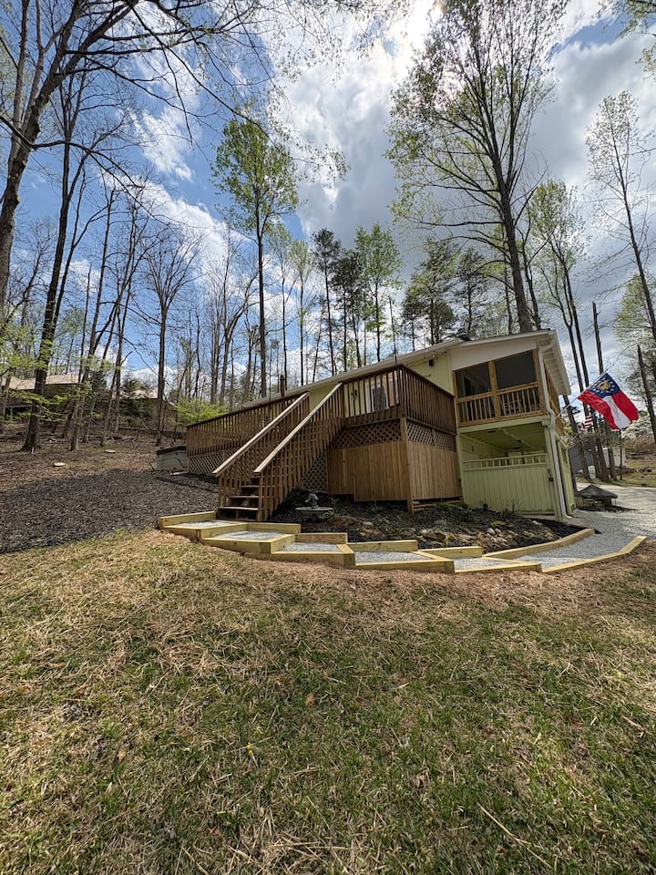 New Listing! Lake Lanier Ga Lake Cottage - Lake Lanier, GA