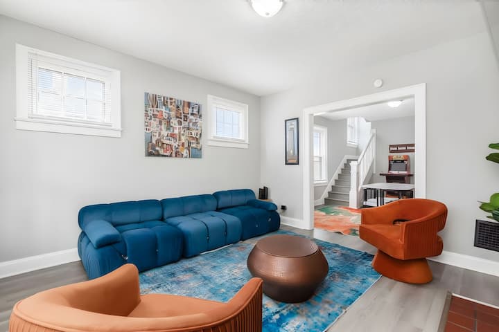 Spacious Townhome Sleeps 12 Near German Village - Columbus, OH