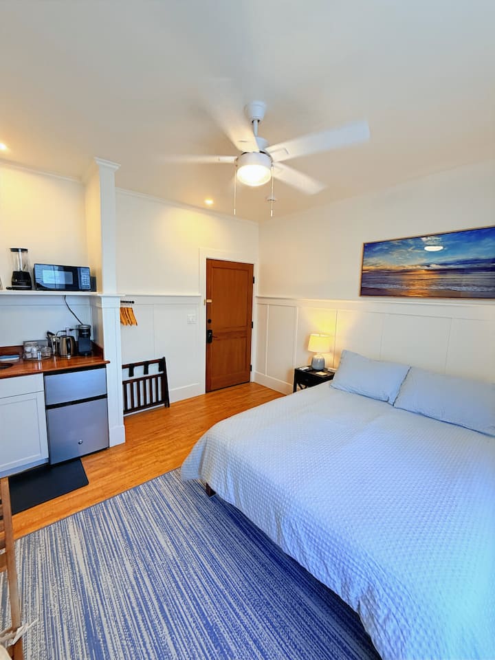 Hilo Town Inn Room 1 - Hilo, HI