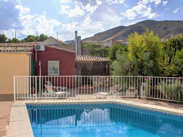 Bonita Casa Con Piscina Y Jardín, Casa La Ronda - Jódar