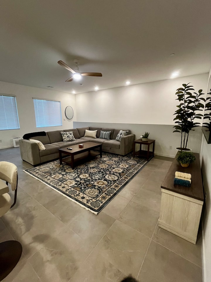 Spacious New Build Townhome! - Henderson, NV