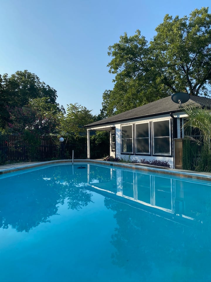 Guesthouse With Pool - Steps From World Cup Fun! - Dallas, TX
