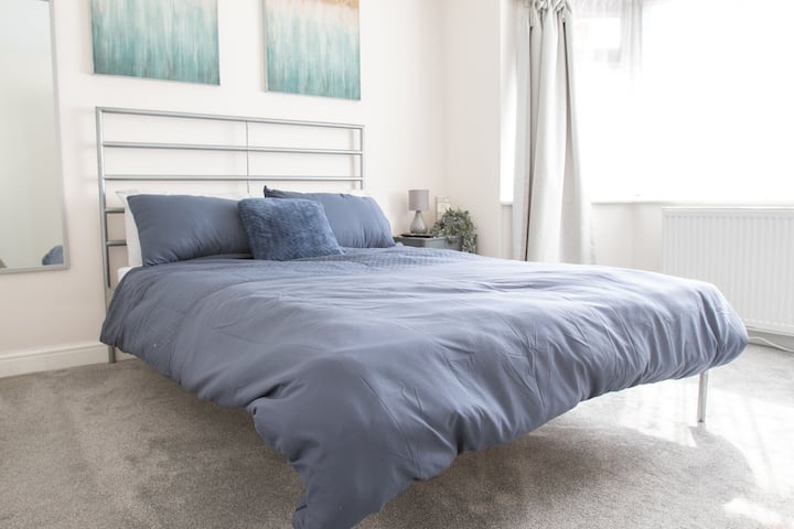 Comfy Private Bedroom In Central High Wycombe - High Wycombe