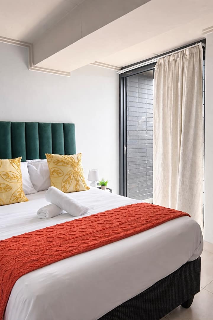 Umhlanga Ridge| Resort Pool | Restaurant | 1br - Umhlanga