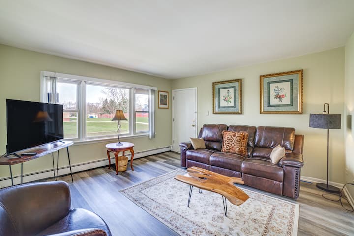 Cozy Couples Escape In Homewood: Pets Welcome! - Markham, IL