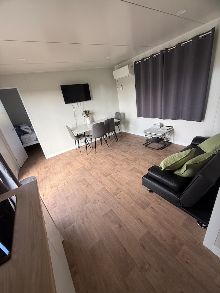 The Ember Lodge - The Sunset And Sunrise Haven - Goulburn