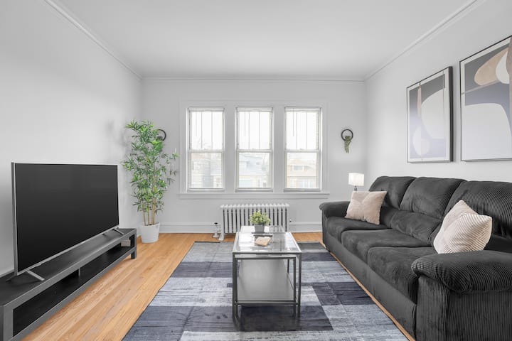 1br Retreat: Roomy & Well-appointed - K-Town - Chicago