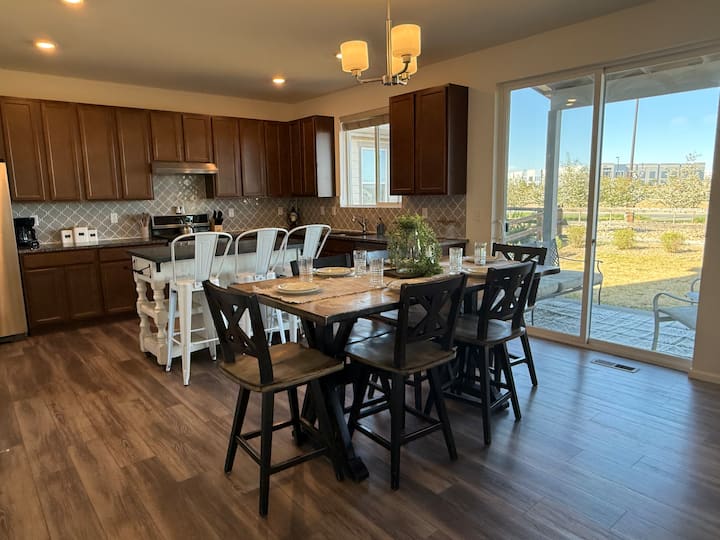 Large Home L New Build L Central Location L Rmnp - Loveland, CO