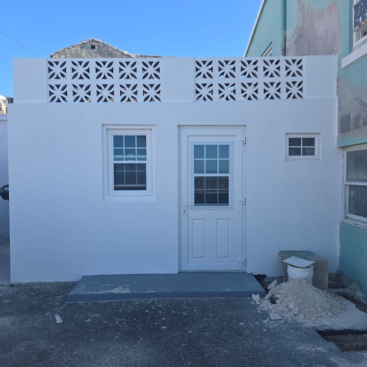 Ocean-view Studio In The Heart Of Devonshire - Bermuda