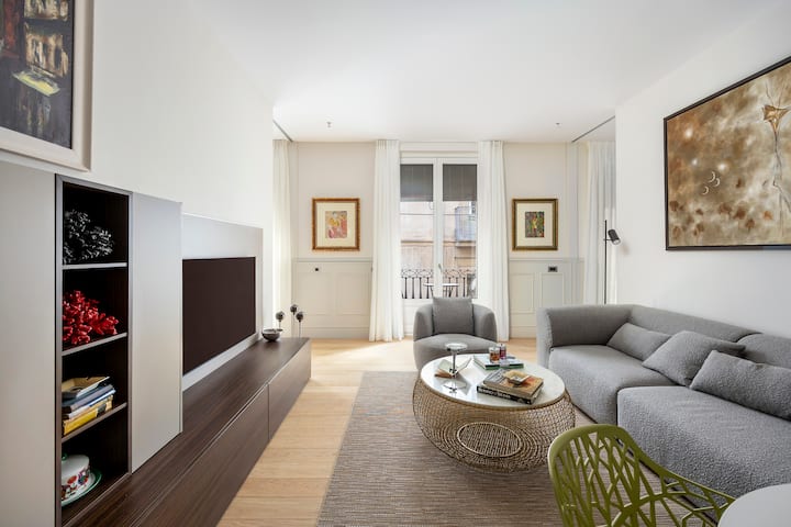 Experience Luxury At Port Vell - Barcelona