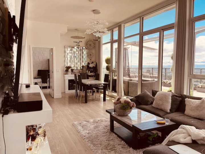 Penthouse Patio With City View - Burnaby