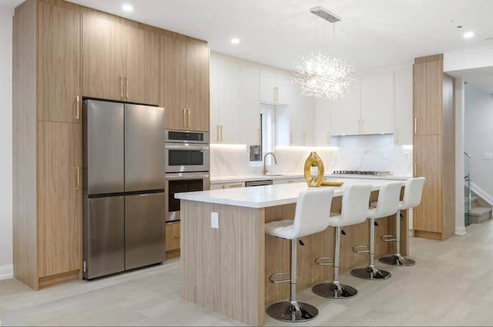 Spacious 6br Luxury Home W/ Elevator | New Build - Markham, Canada