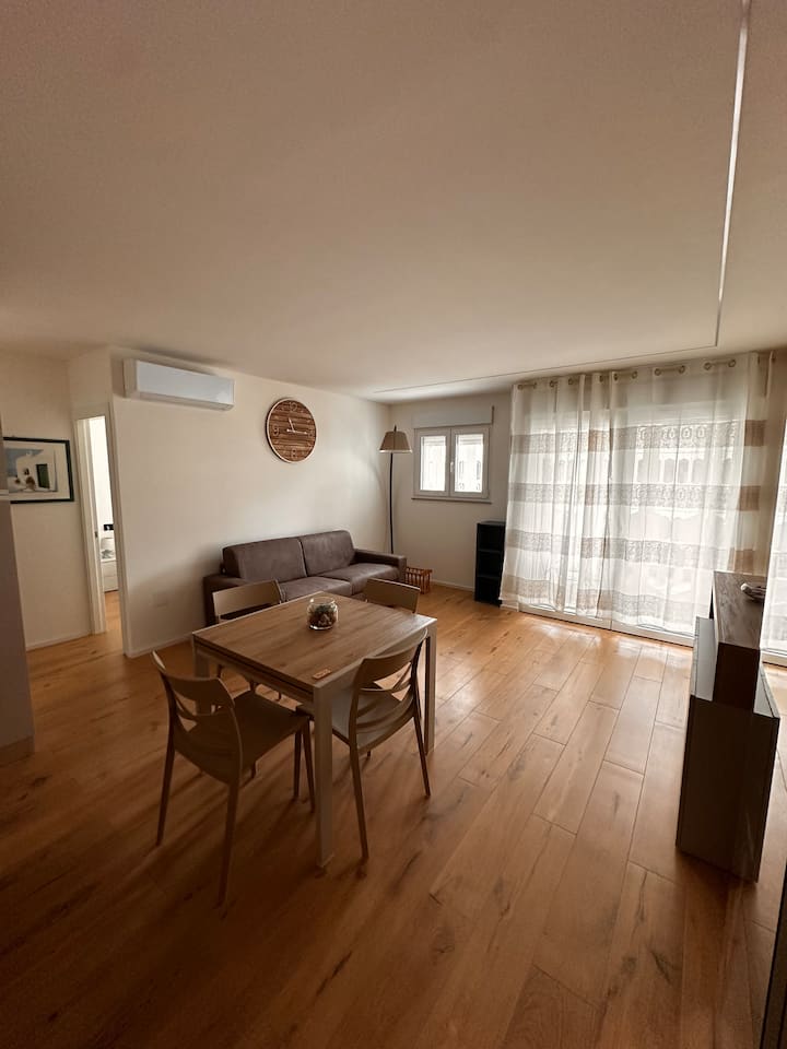 Appartamento Moderno Con Balcone Vicino Al Centro - Lignano Pineta