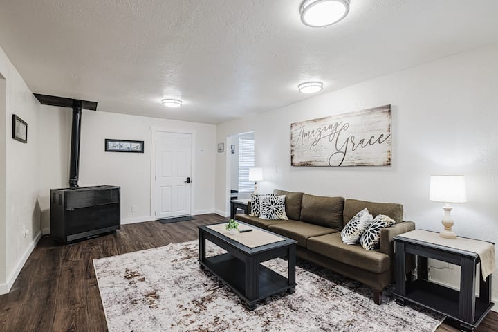 Updated 2 Bedroom 1 Bathroom House! - Elko, NV