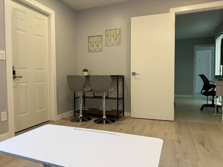 Stylish 1br Suite W Living Room Fridge Microwave - San Mateo, CA