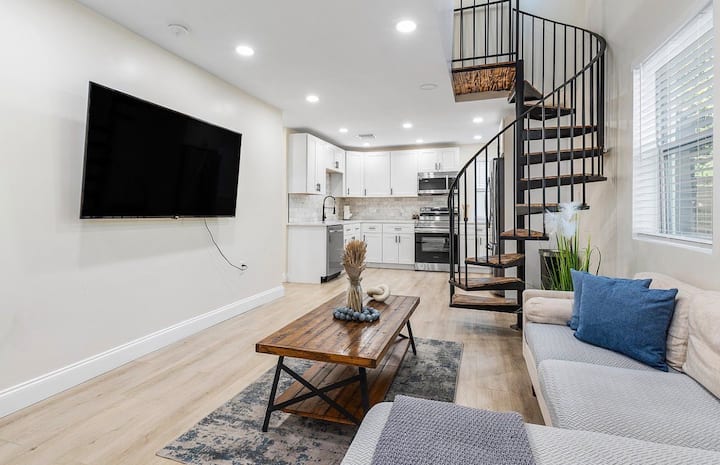 Walk To Beach | Tropical Yard With Putting Green - Boynton Beach, FL