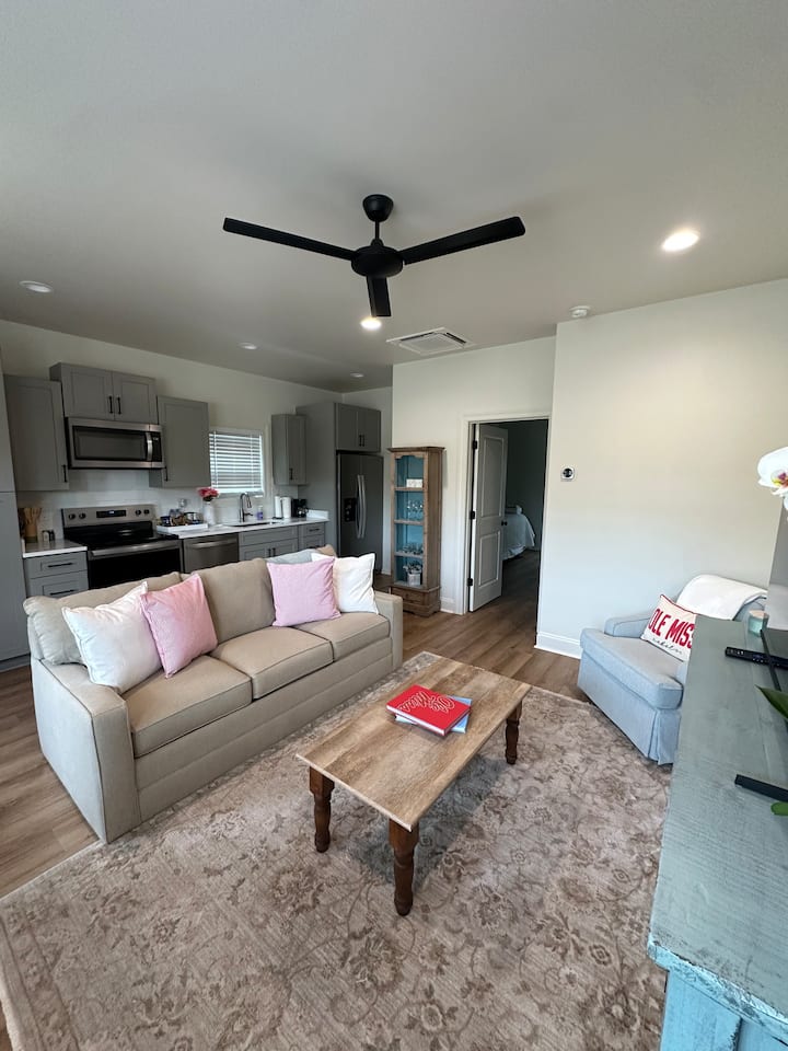 Cozy 1 Bedroom+ Sleeper Sofa Near Campus! Sleeps 4 - Oxford, MS