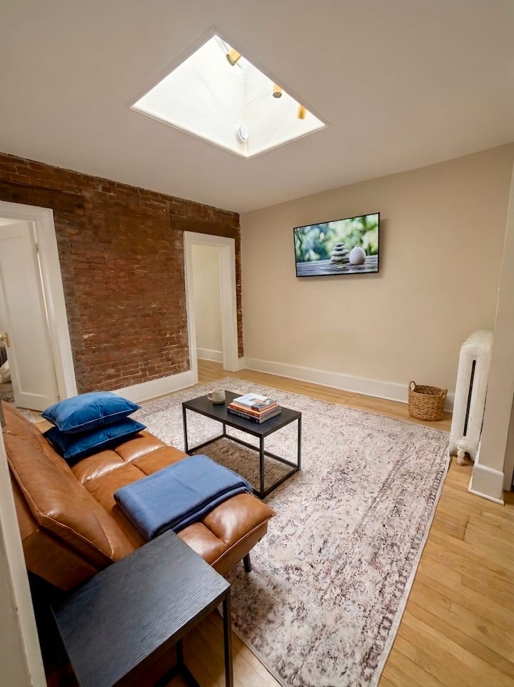 New Modern 2 Bedroom On The Park - Albany, NY