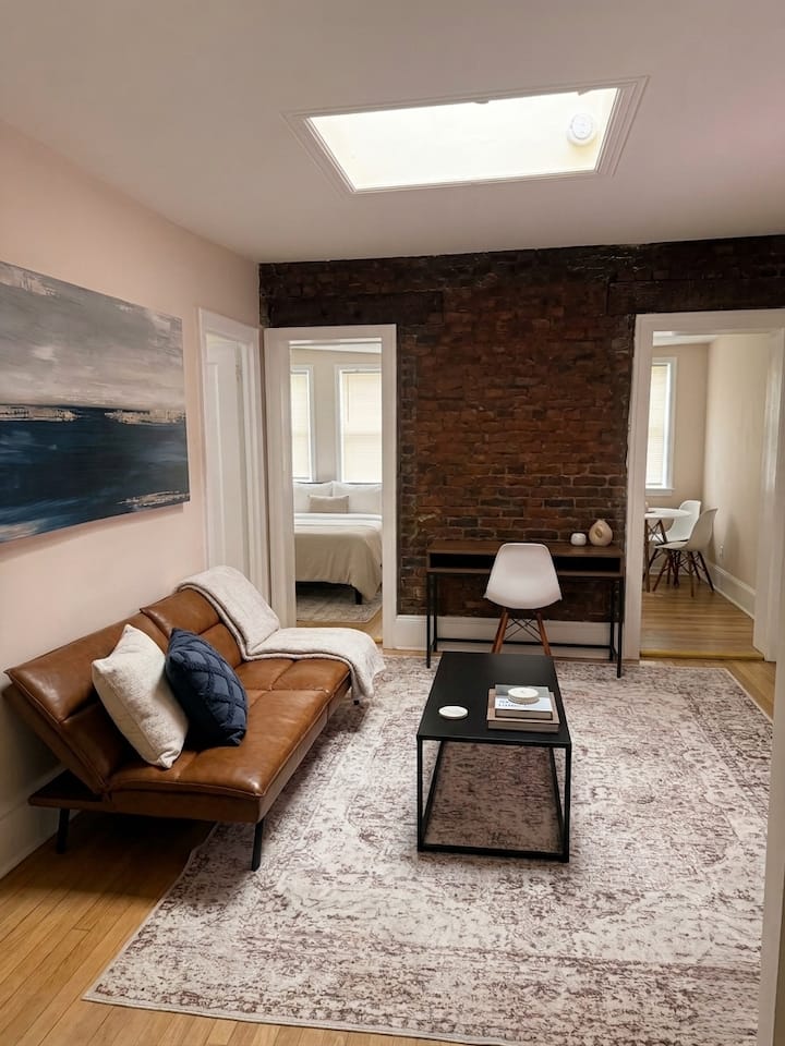 New Modern 2 Bedroom On The Park - Albany, NY