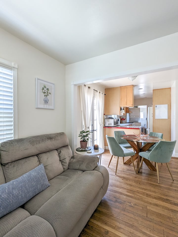 Cozy Craftsman Home In Downtown Torrance. - Torrance, CA