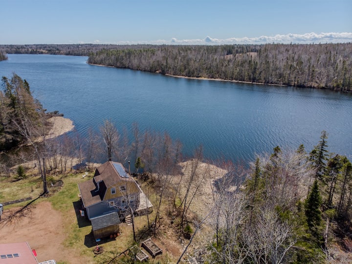 Off-grid Lakefront | Year-round Escape - Prince Edward Island