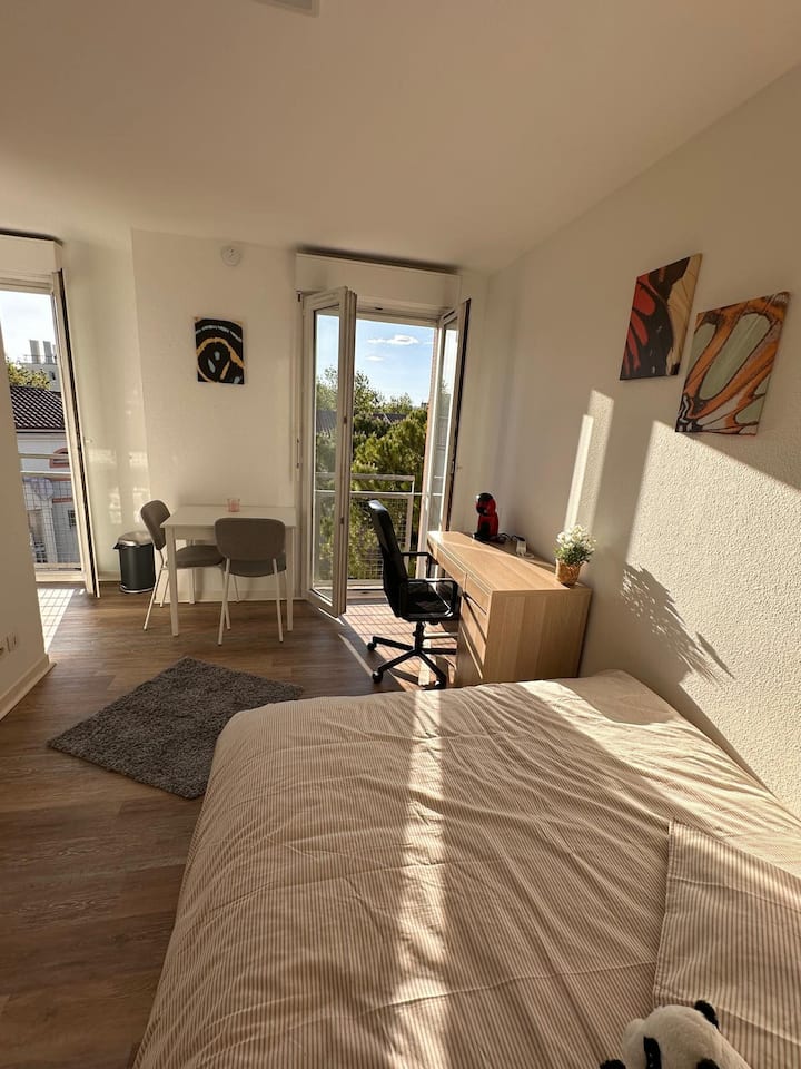 Studio Au Dernier éTage, à 50 Mètres Du Tram 1/3/4 - Montpellier