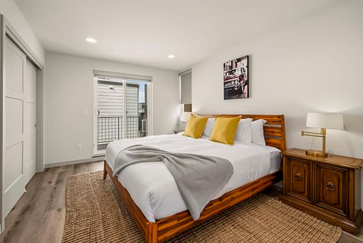 Sleek 3br Seattle Townhome | Near Uw/husky Stadium - Seattle, WA