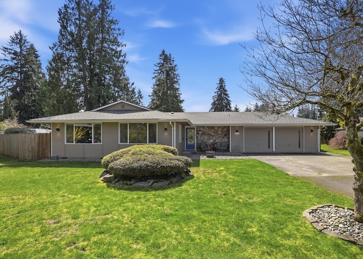 Silver Lake Luxury Haven | Walk To Lake | Fire Pit - Everett, WA