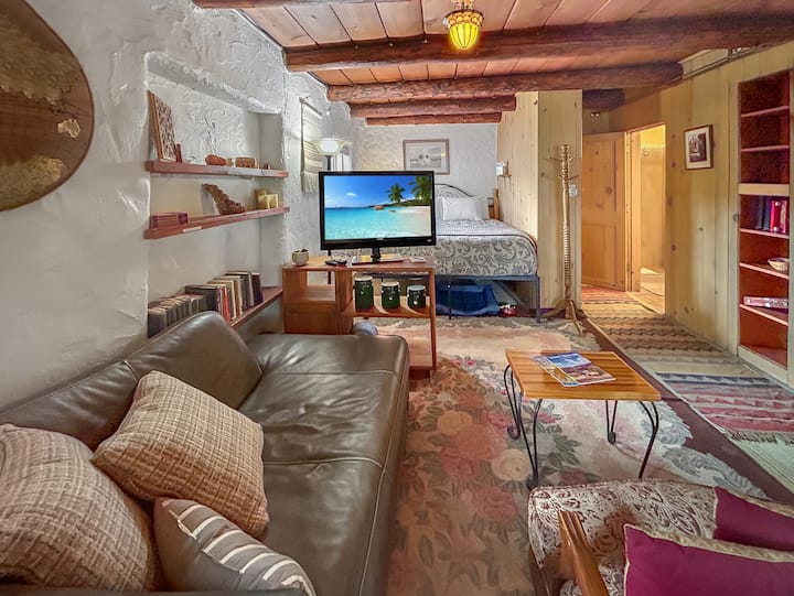 Casita Adobe Pet-friendly Garden Studio - Grand Junction, CO