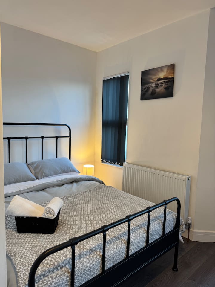 Suite 5 Self-contained Private Ensuite Kitchenette - Dunstable