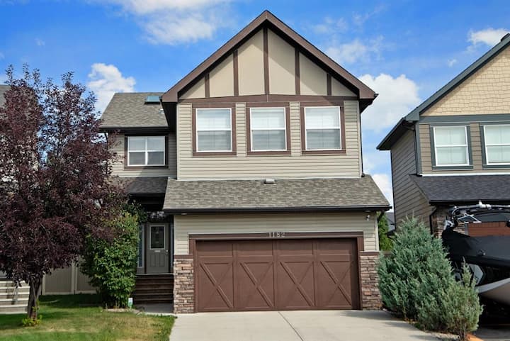 The Shepherd’s Nest | Modern Cozy Basement Suite - Airdrie