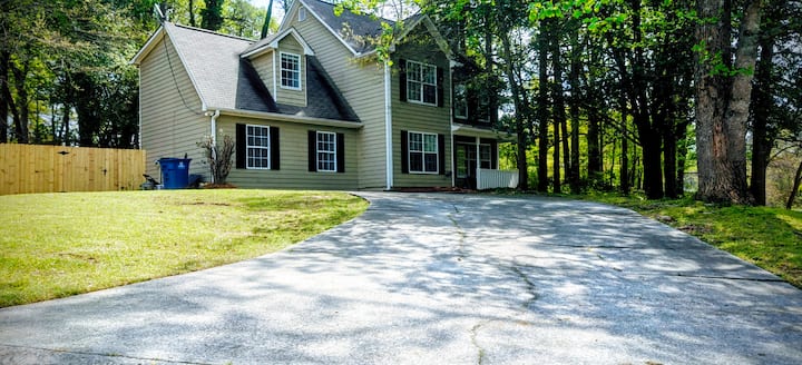 Spacious 4br Retreat | Sleeps 10 - Lawrenceville, GA