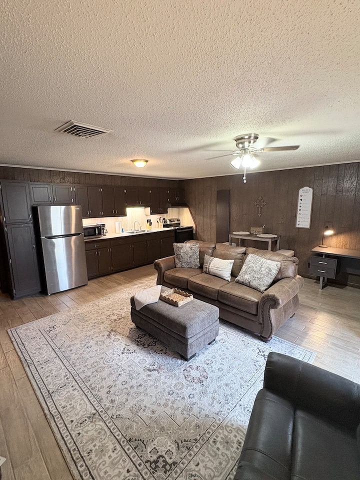 Rustic Retreat | 1br | Near Ulm, Airport & Mall - Monroe, LA