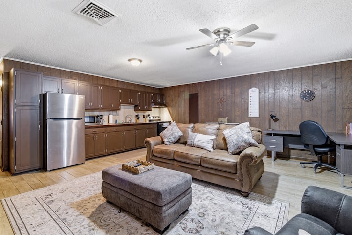 Rustic Retreat | 1br | Near Ulm, Airport & Mall - Monroe, LA