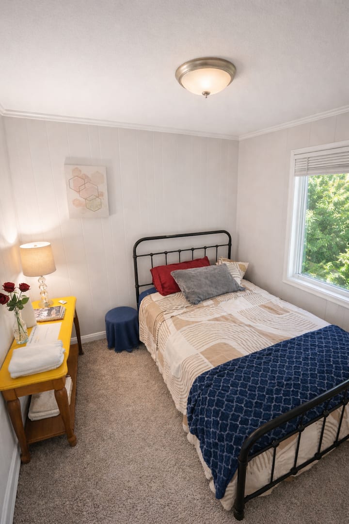 The House On The Water - Sailor’s Room - Essex, MD