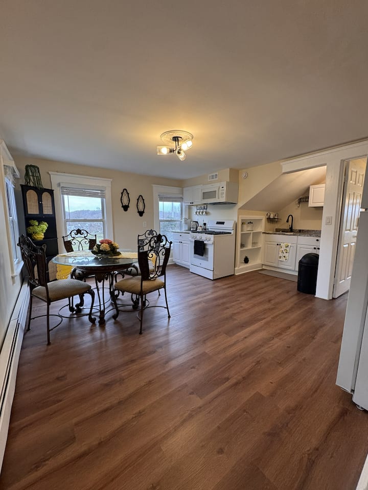 Charming Apartment In New Haven - Branford, CT